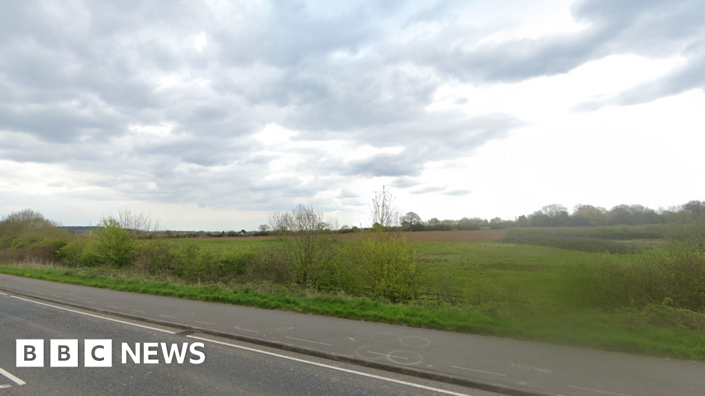 Hundreds of homes approved for edge of Mansfield - BBC News