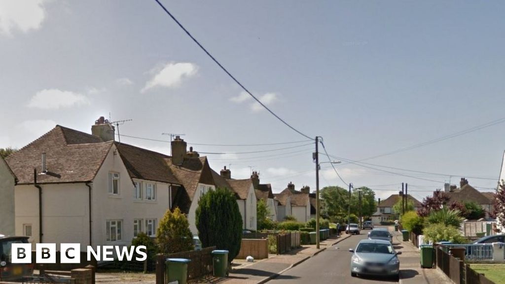 Masked men enter Littlehampton house and rob occupants - BBC News