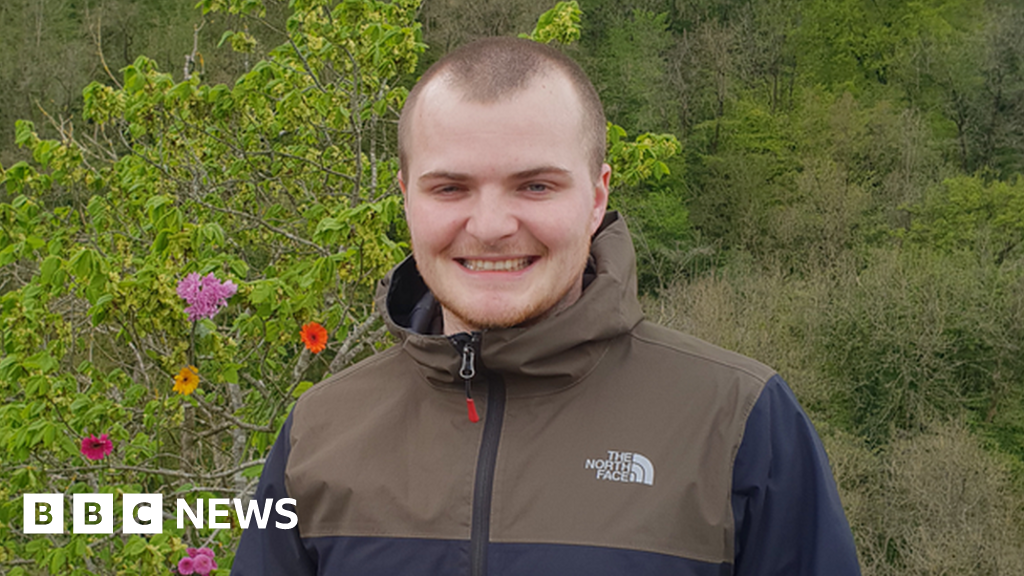 Josh Carter stabbing: Teenager, 16, convicted of manslaughter - BBC News