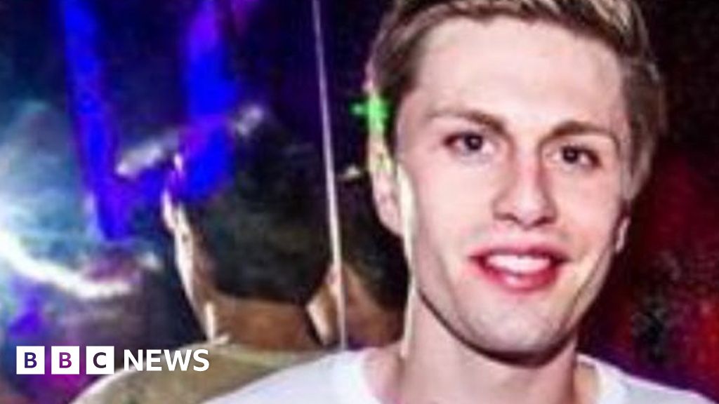 Missing student Andrew Salt: French authorities alerted - BBC News