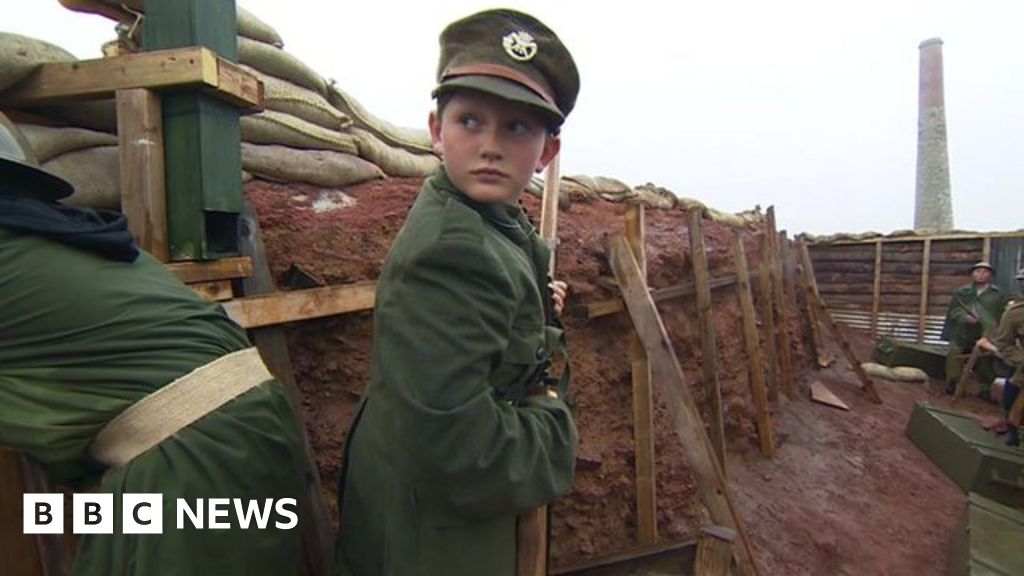 Cornish cliffs transformed into WW1 trenches - BBC News