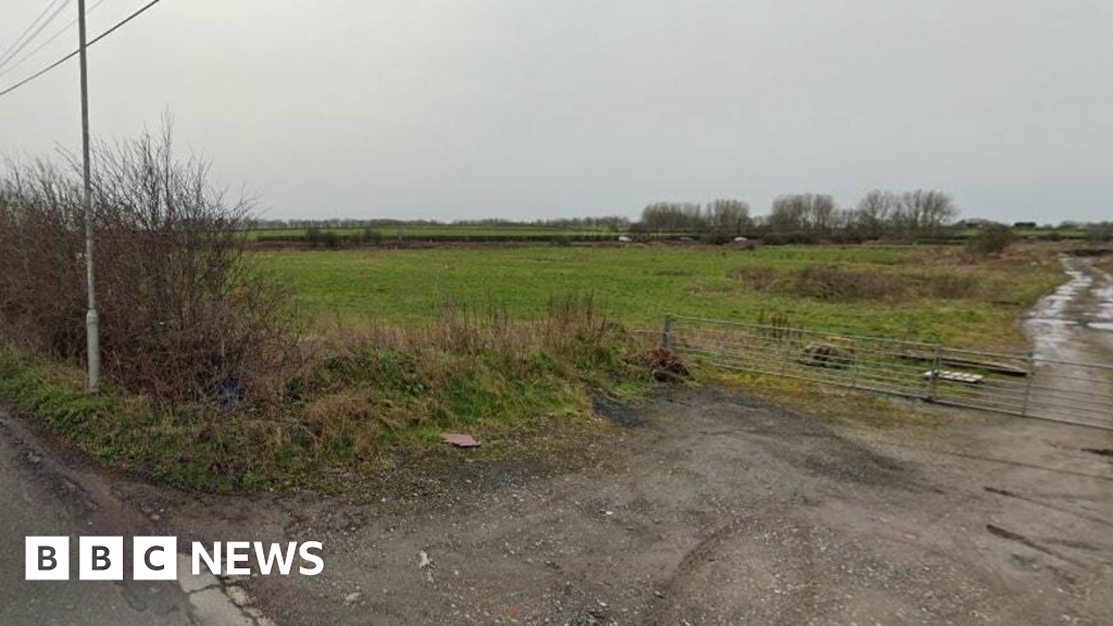 Blackpool: Plans for 350 seaside homes come with conditions - BBC News