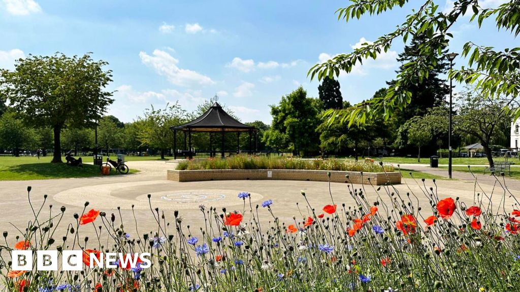 Gloucester Park among places recognised with Green Flag Awards - BBC News