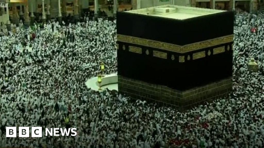 Millions of Hajj pilgrims reaching Mecca - BBC News