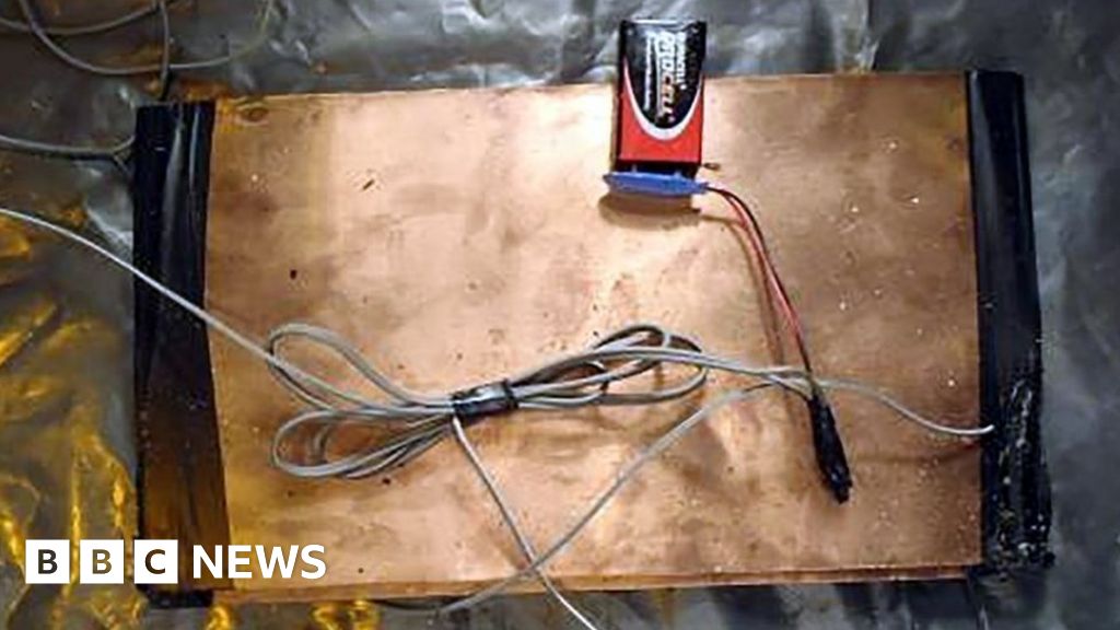 New IRA 'develops new under-car bomb' - BBC News