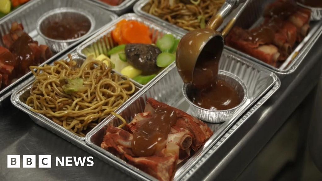 Making meals in the sky taste better - BBC News