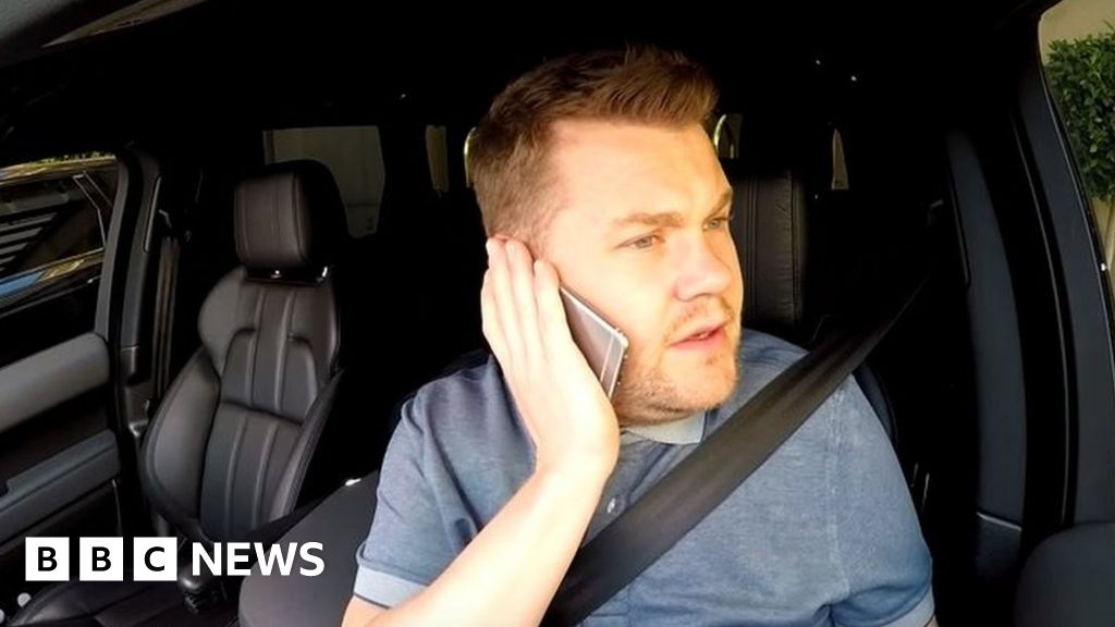 Latest Carpool Karaoke features Victoria Beckham as a mannequin - BBC News