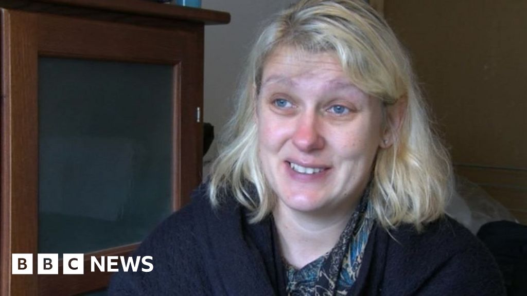 Terminal York woman duped of £41k saved by kind builder - BBC News