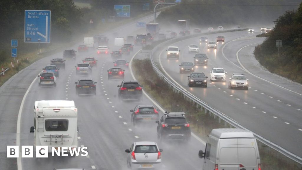 Heavy rain across UK brings flood risk warning - BBC News
