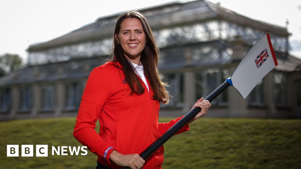 Former UEA student selected for Olympic rowing team - BBC News