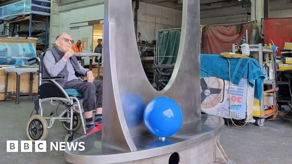 Bryan Kneale: New sculpture by Manx artist to be unveiled - BBC News