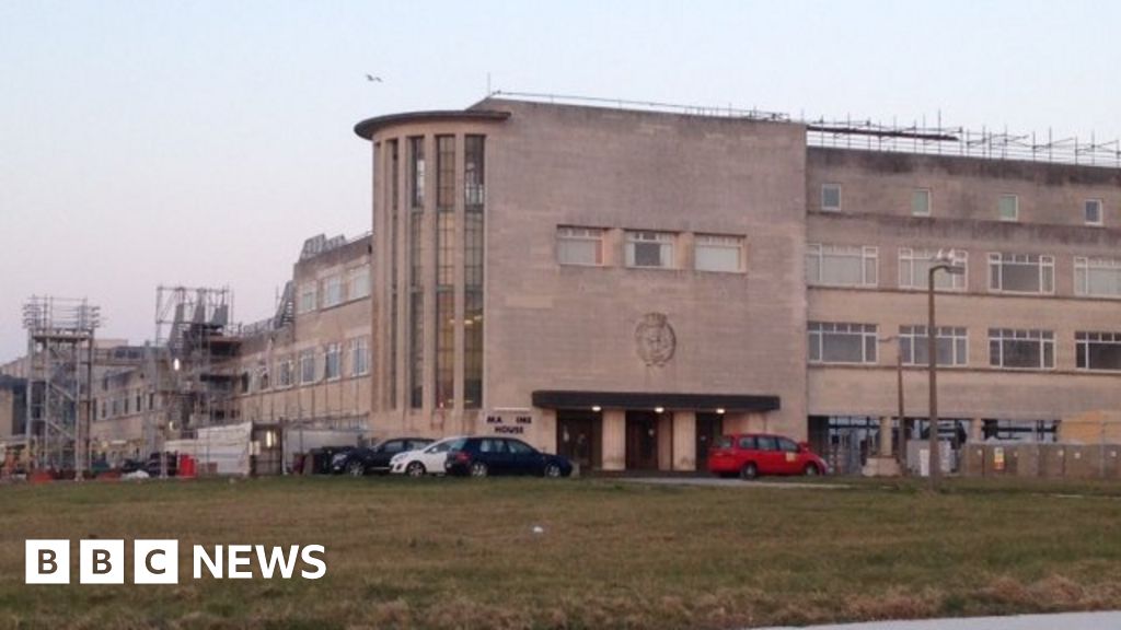 Portland academy school: Delays causing 'financial pressures' - BBC News