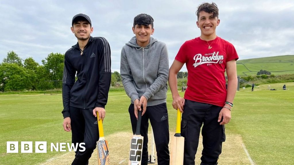 Cricket helps us feel at home in Scottish Borders - refugees - BBC News