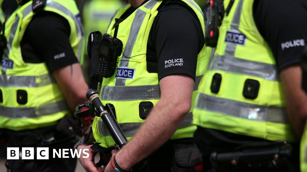 Police officers to 'withdraw goodwill' in protest at pay offer