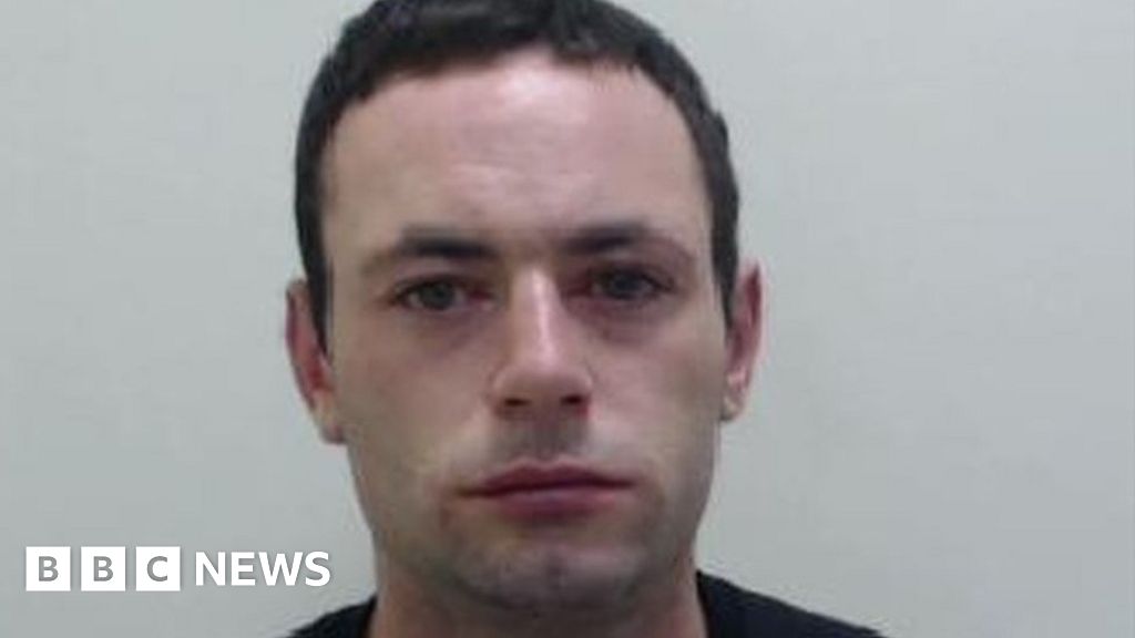 Girl, 17, missing with violent inmate Craig Moran