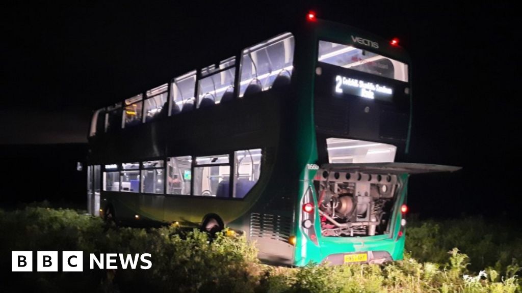 Thirteen people injured as bus leaves road on Isle of Wight - BBC News