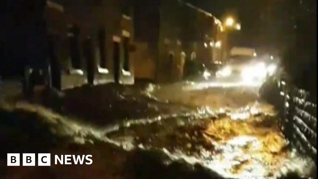 Greater Manchester faces disruption during heavy rain and floods - BBC News