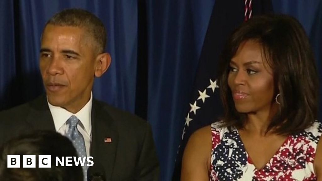 Barack Obama visits US Embassy in Havana - BBC News