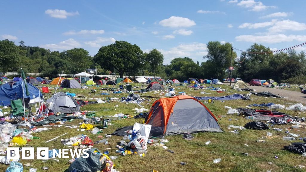 Reading Festival: Discarded tents salvaged for refugees - BBC News