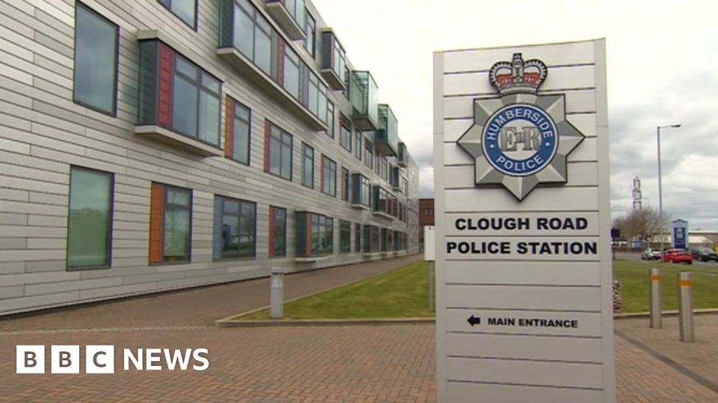 Concerns raised over Humberside Police prisoners' safety - BBC News