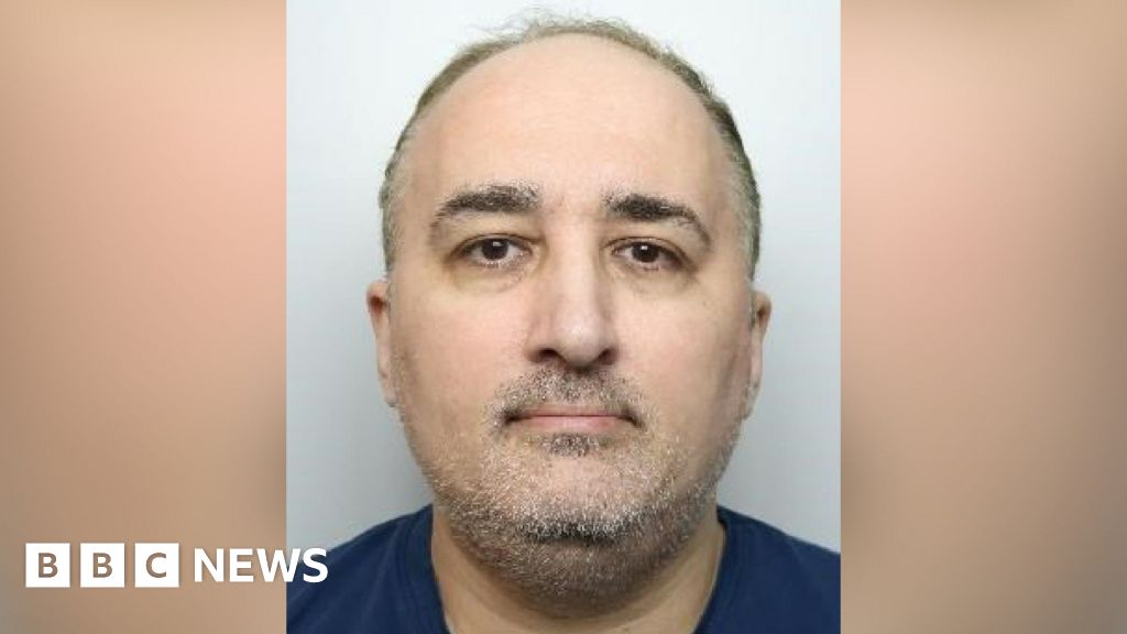 'Dangerous predator' caught in online sting - BBC News