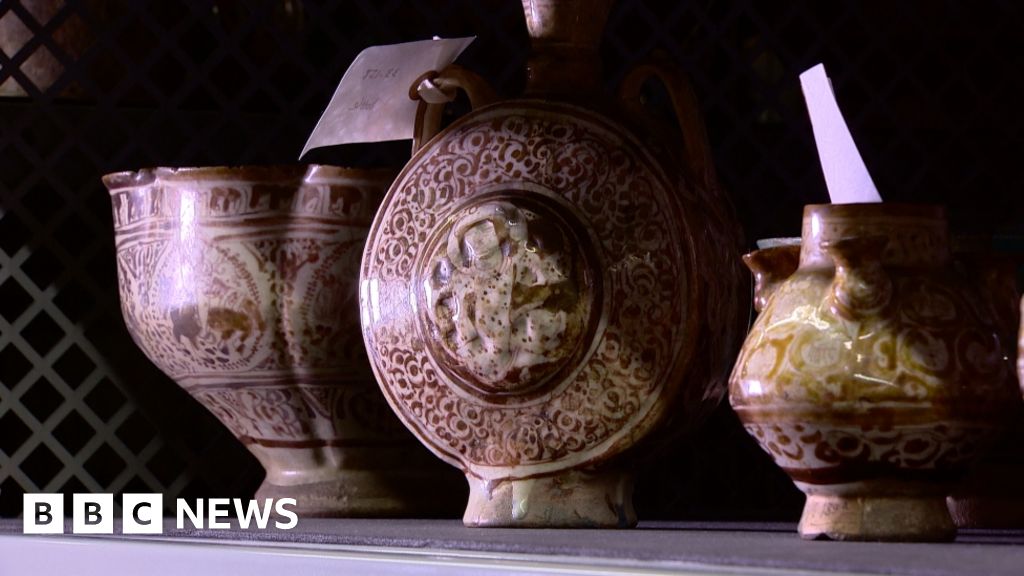 Burrell Collection in Glasgow closing for refurbishment - BBC News