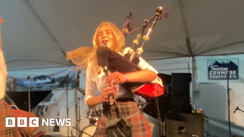 'I play bagpipe pop music - from Scotland to Times Square' - BBC News