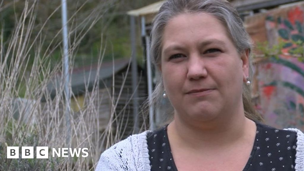 Coronavirus: Chefs unite to feed Bristol's key workers - BBC News