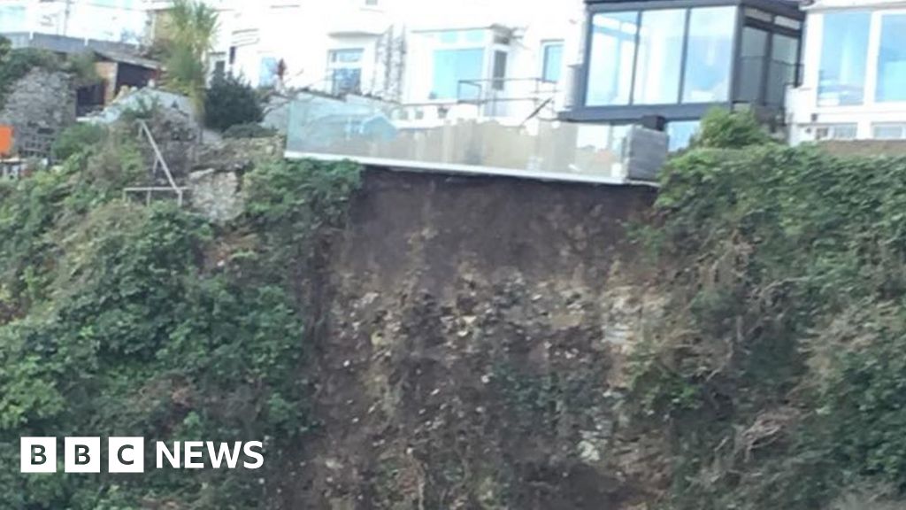 Cliff collapses under garden balcony in Newquay - BBC News