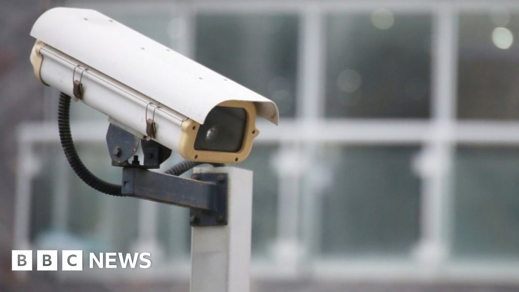 Tens of thousands of images stolen in US border hack - BBC News