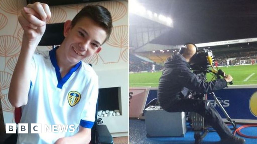Leeds United fan's view of the game blocked by cameraman - BBC News