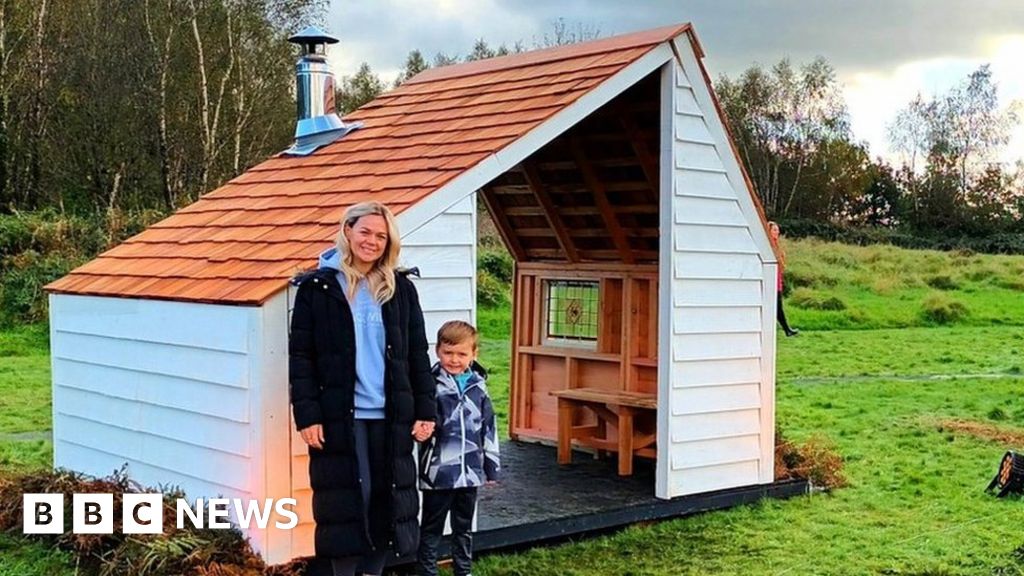 Why this tiny home was built in one night on Pontypridd Common - BBC News