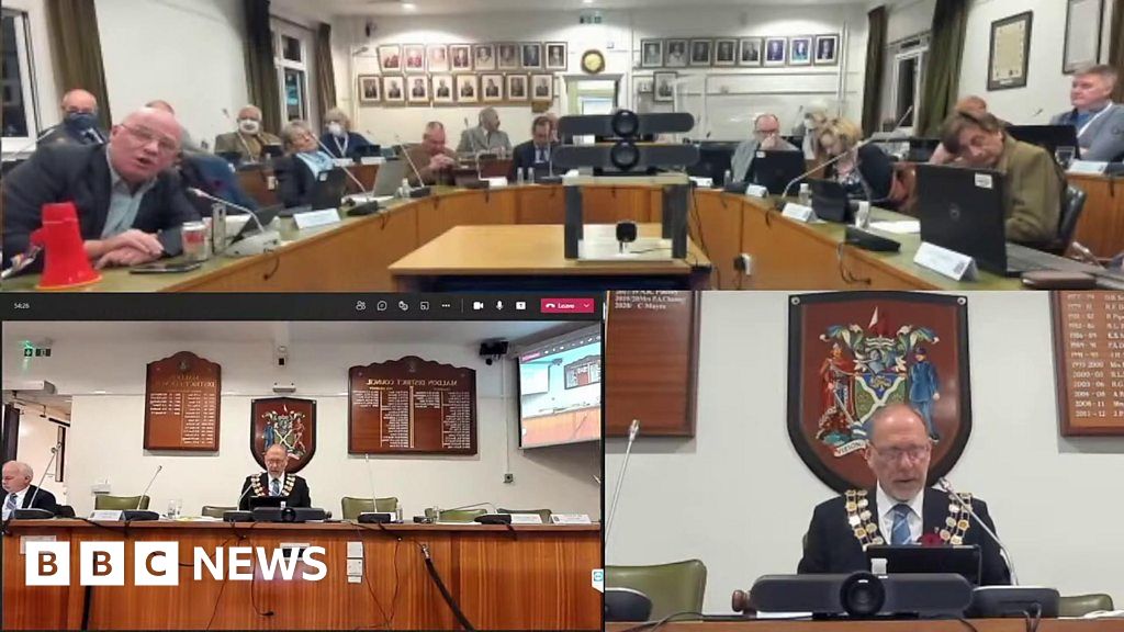 Maldon District Council meeting ends in walk-out protest