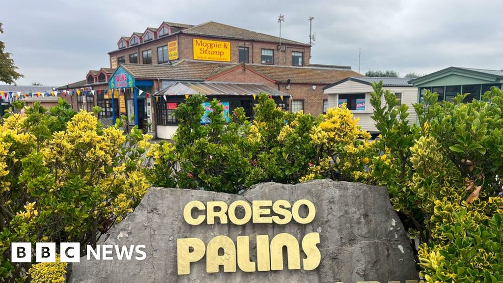 Kinmel Bay: Five bitten by dog at holiday park, police say