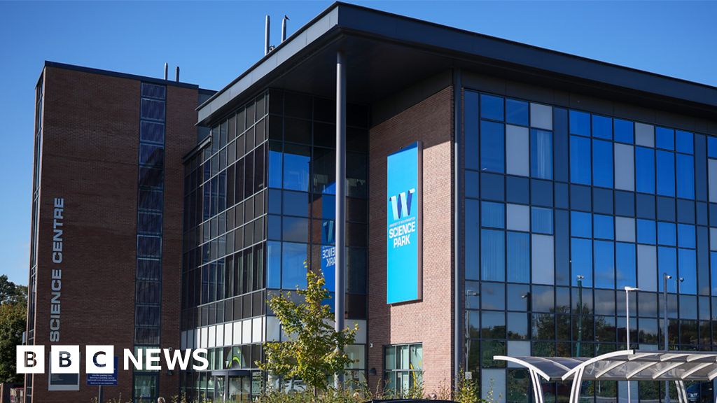 Cheltenham MP calls for urgent answers over PCR test errors - BBC News