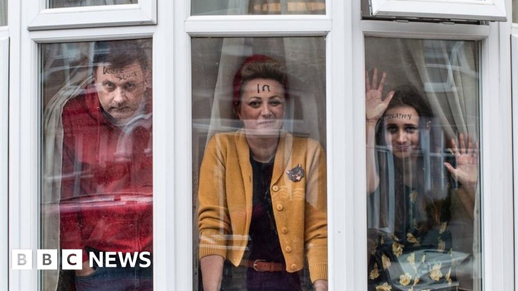 Coronavirus: Bedford Photographer captures 'life through windows'