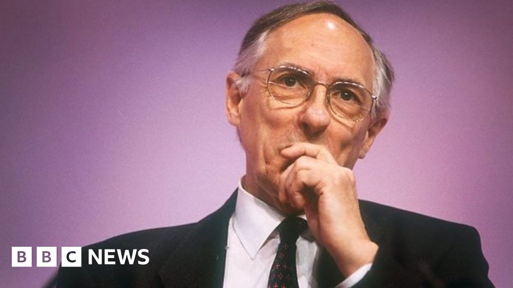 Declassified records reveal Scottish executive's early days - BBC News