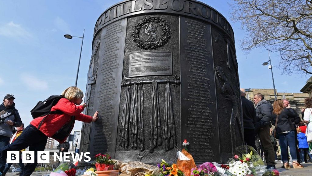 Hillsborough: Liverpool marks 30 years since disaster - BBC News