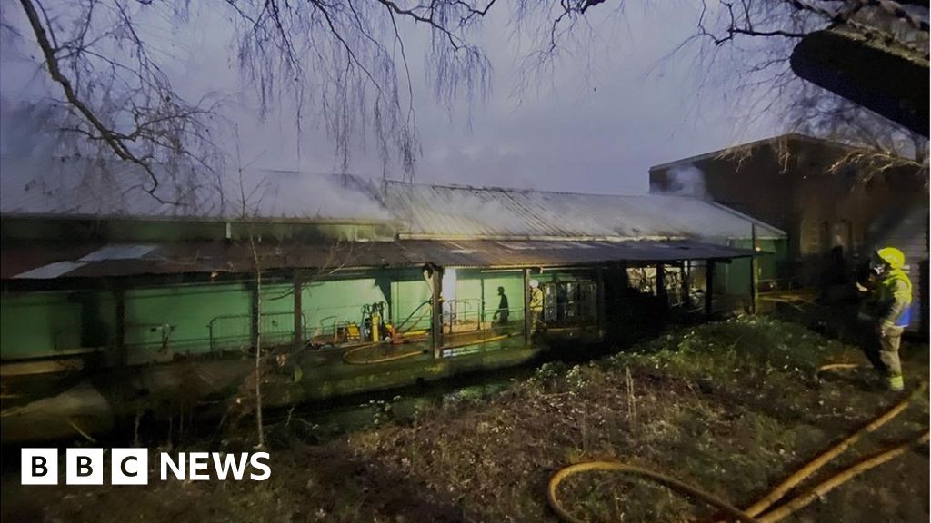 Apsley: Historic Frogmore Paper Mill closed after visitor centre fire ...