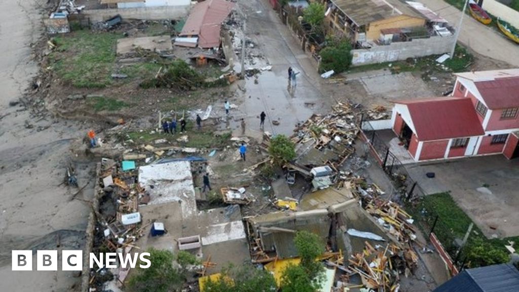 Aerial footage shows Chile quake damage - BBC News