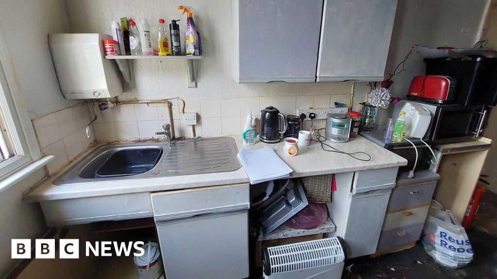 Southend: Landlord housed 21 people in 'dangerous' home - BBC News