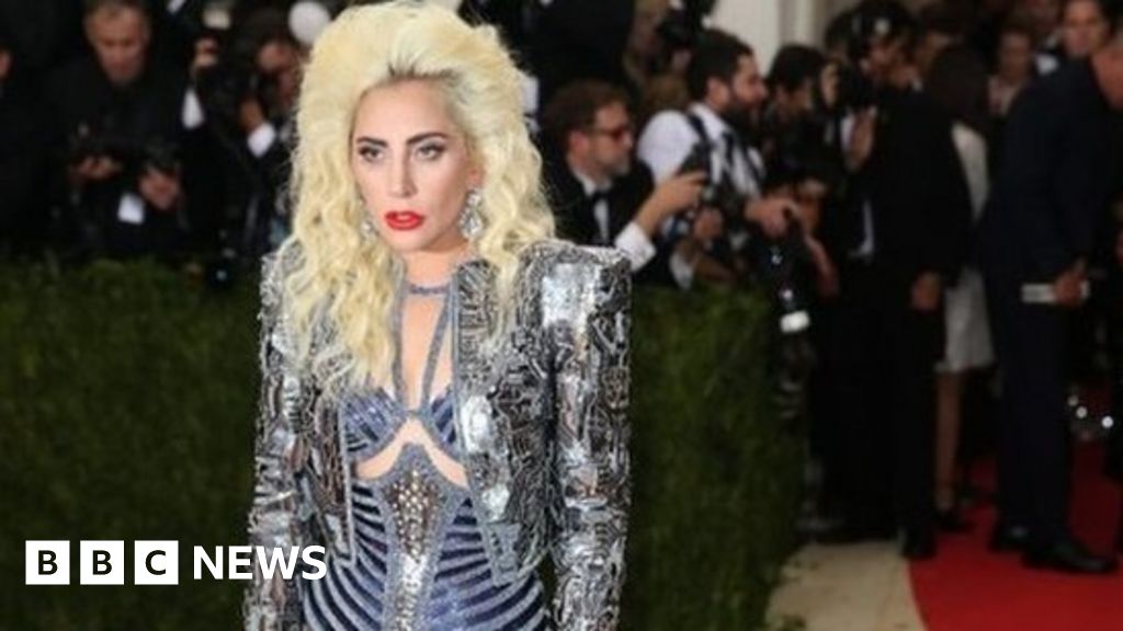 Celebrities go metallic at Met Gala - BBC News