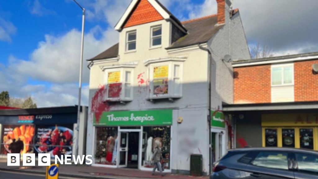 Caversham Thames Valley Hospice charity shop vandalised - BBC News
