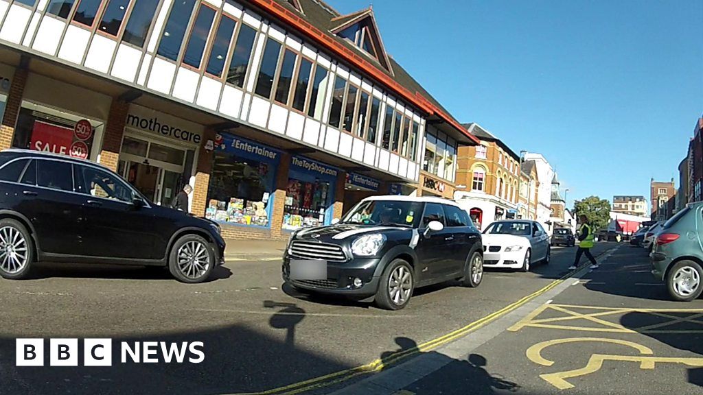 Do people know how dangerous using a phone while driving is? - BBC News