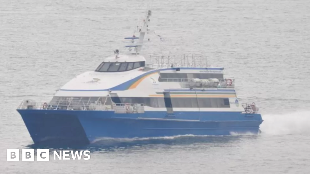 Guernsey aims to extend day-tripper scheme for French visitors - BBC News