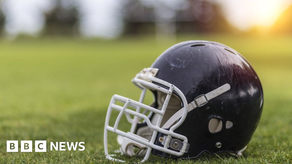 NFL concussions: Cardiff Uni to develop helmet padding - BBC News