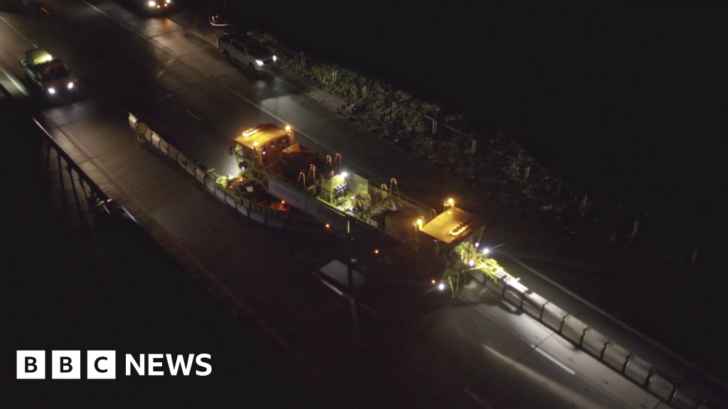 Operation Brock M20 barrier test as Brexit date looms - BBC News