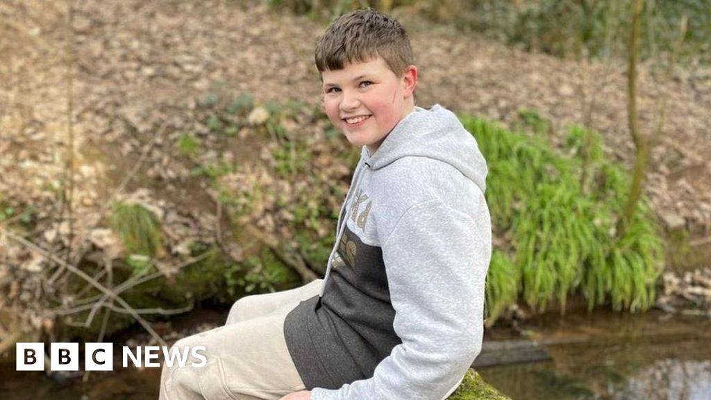 Legal challenges warning over disabled children respite - BBC News