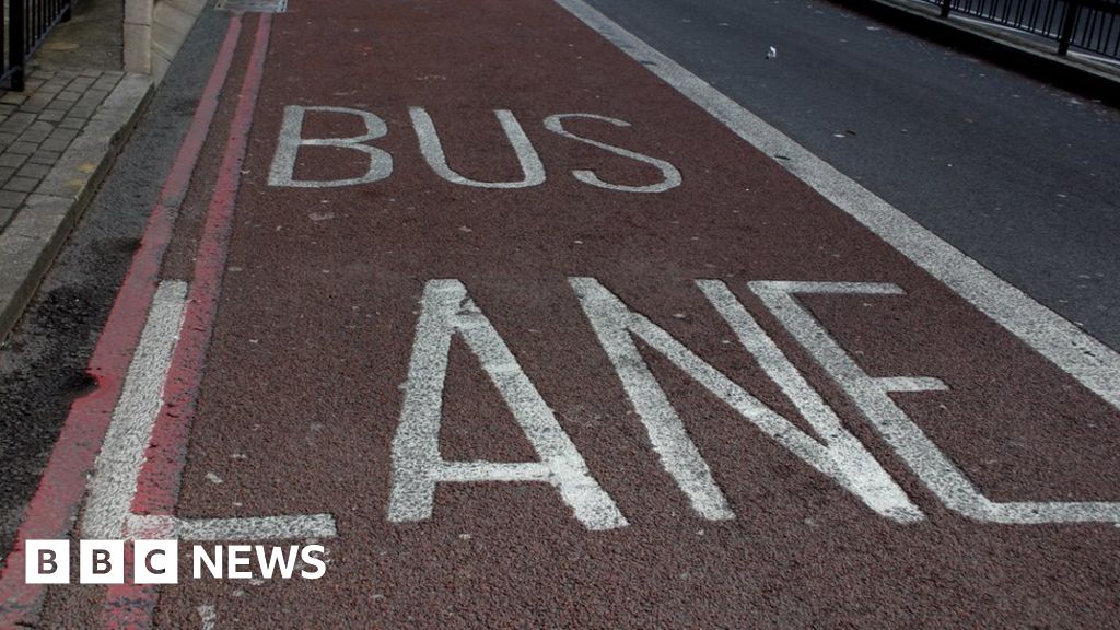 Plans for Reading's £20m bus route unveiled - BBC News