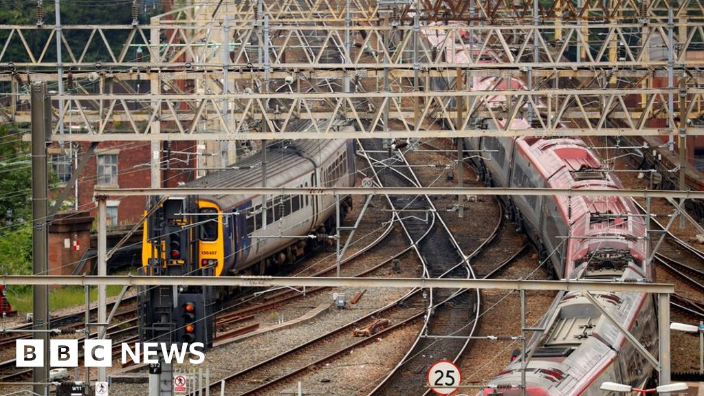 Stockport viaduct stand-off leads to rail delays all day - BBC News